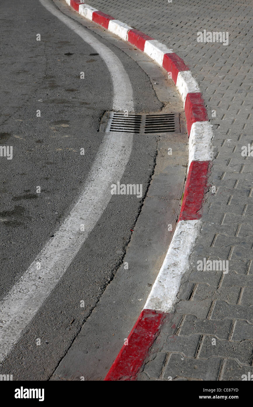 Round close road hi-res stock photography and images - Alamy