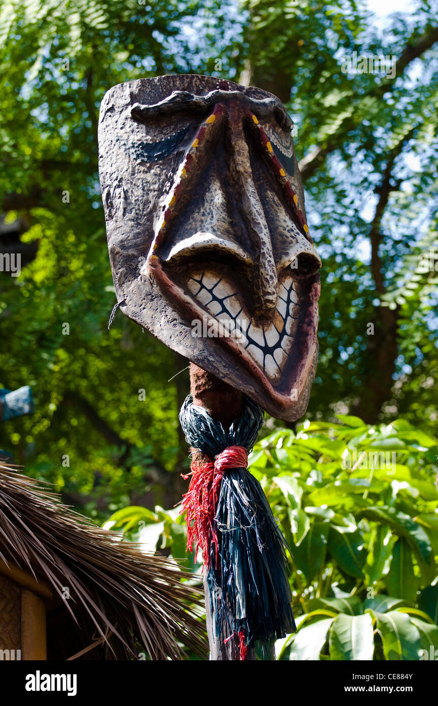 Wooden idol hi-res stock photography and images - Alamy