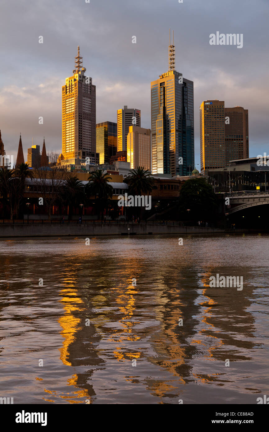 Melbourne skyline sunset hi-res stock photography and images - Alamy