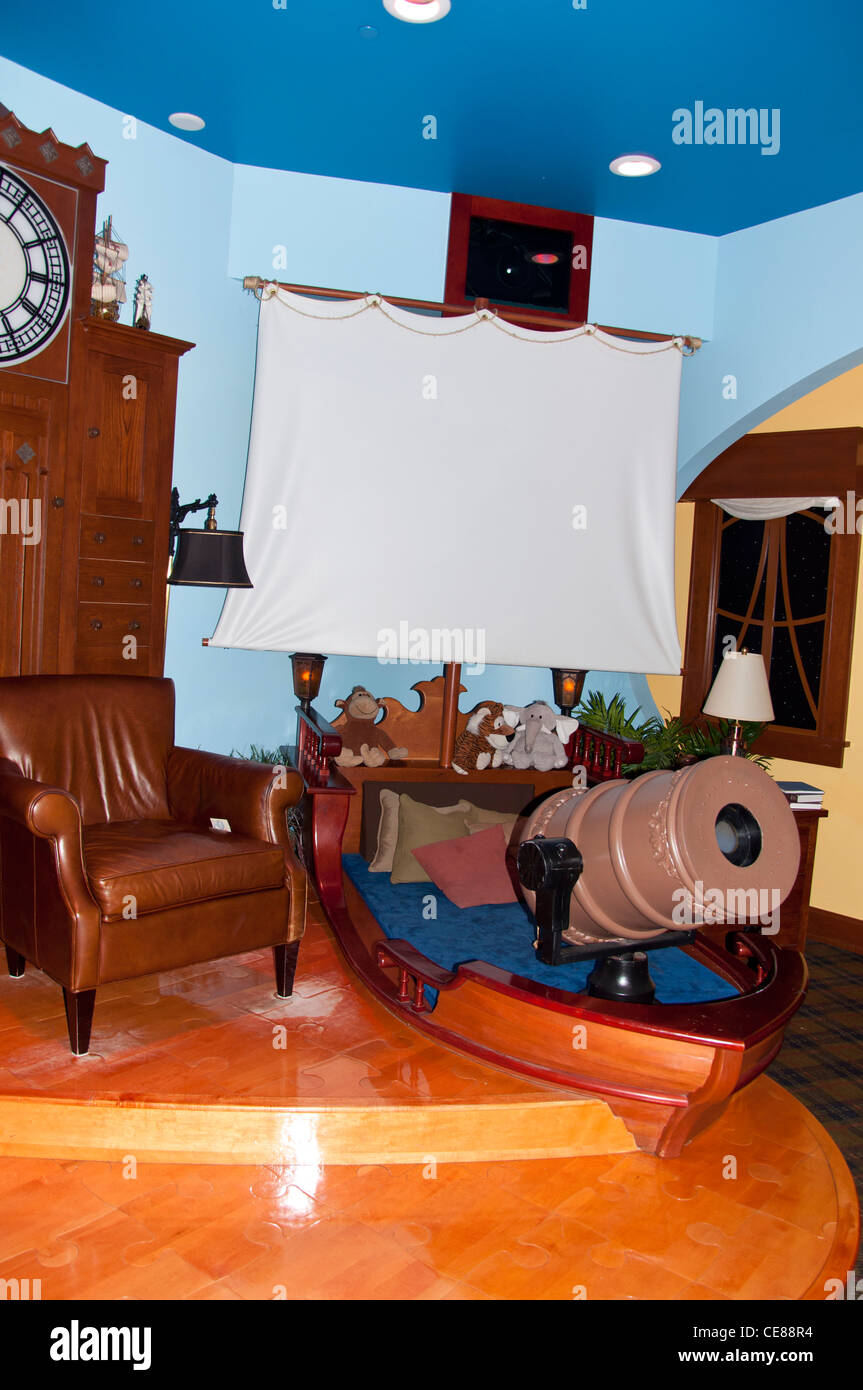 Boat style hi-res stock photography and images - Alamy