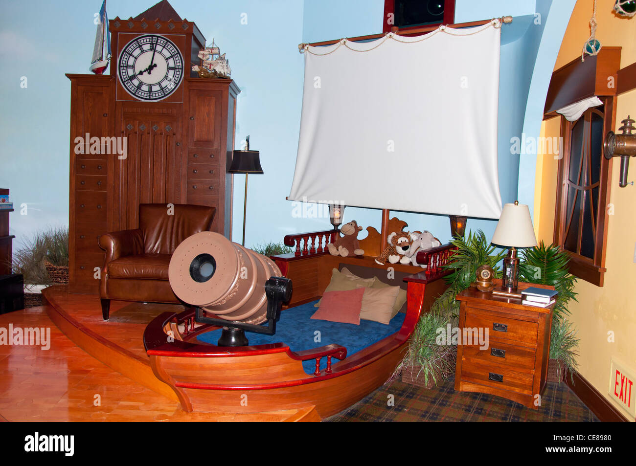 Pirate boat hi-res stock photography and images - Alamy