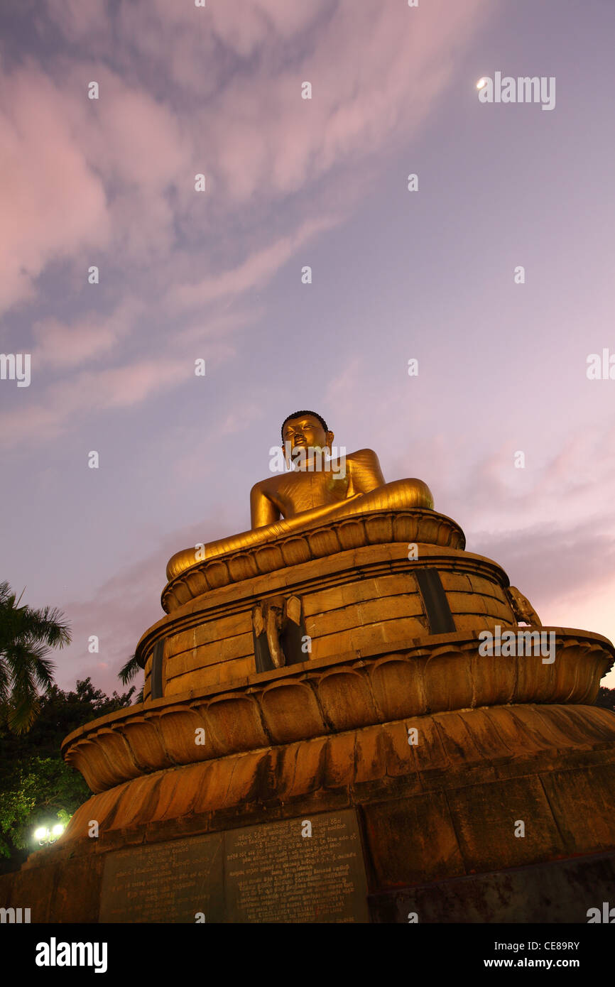 Sri lanka colombo buddha statue hi-res stock photography and images - Alamy