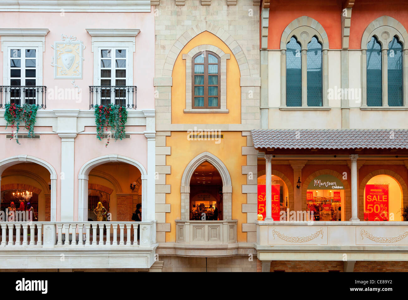 Dubai, Jumeirah, Mercato Shopping Mall Stock Photo - Alamy