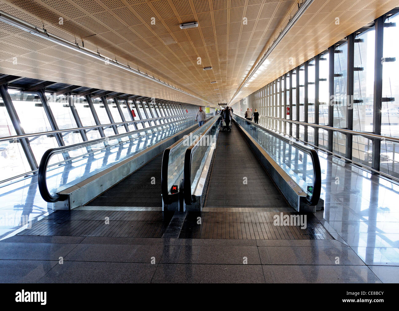 Travelator travelators escalators escalator hi-res stock photography ...