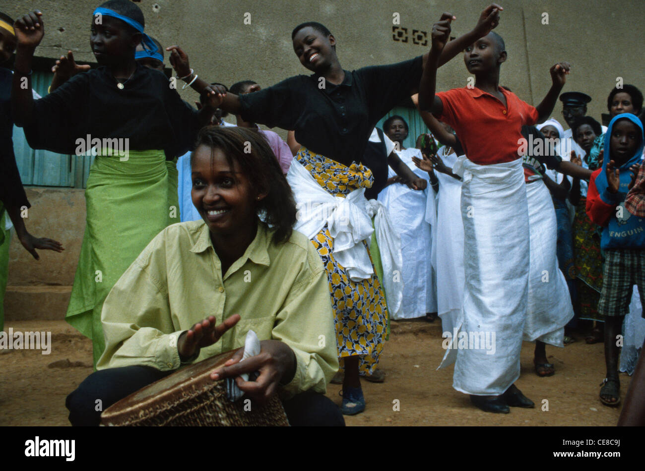 Black african girls traditional dance hi-res stock photography and ...