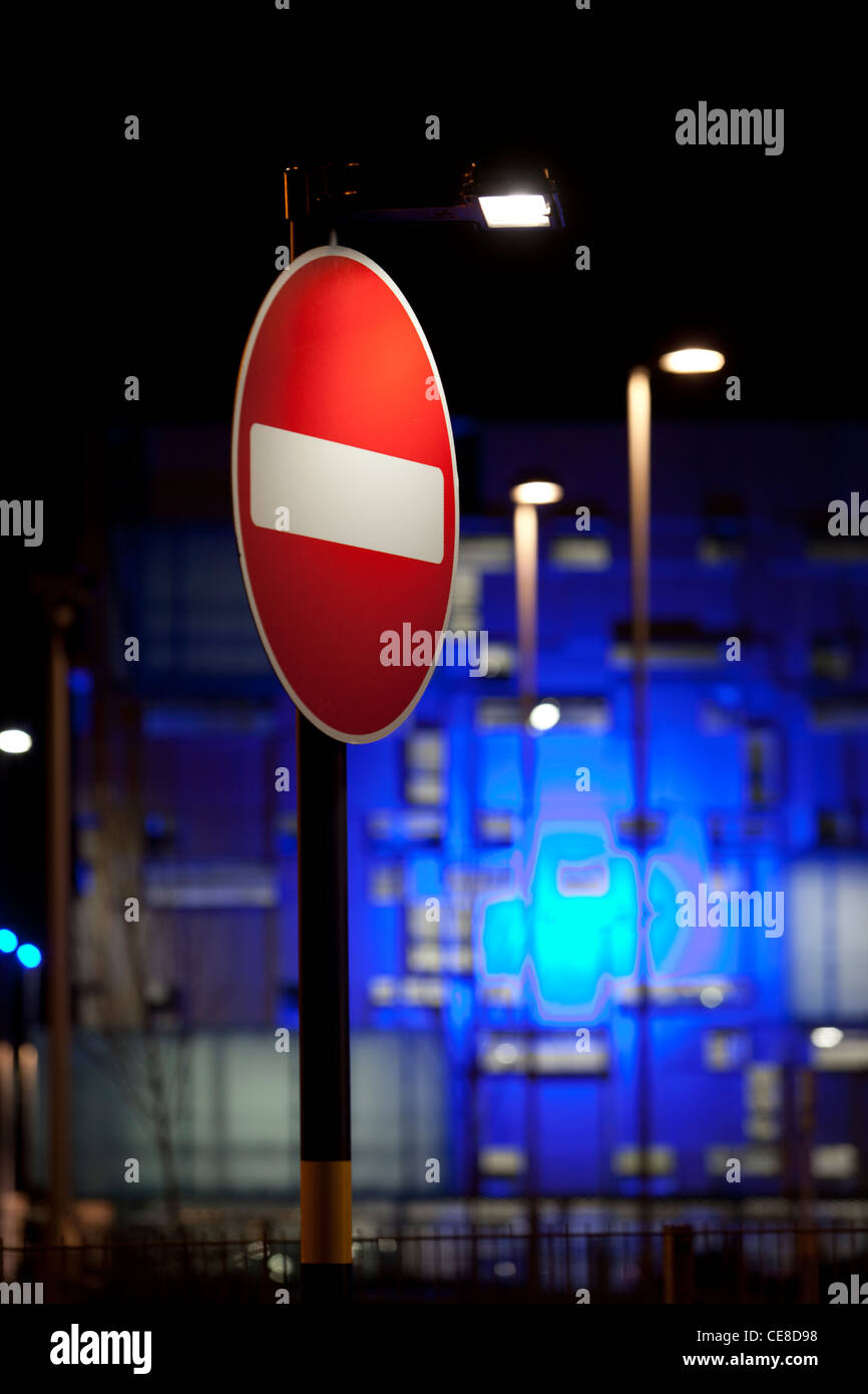 Illuminated no entry sign hi-res stock photography and images - Alamy