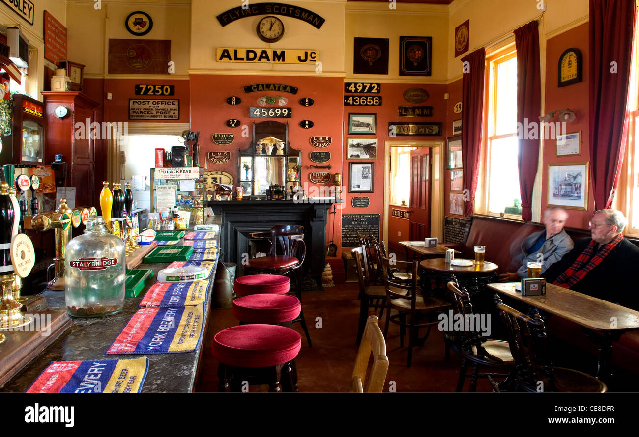 Interior of Stalybridge Station Buffet Stock Photo - Alamy