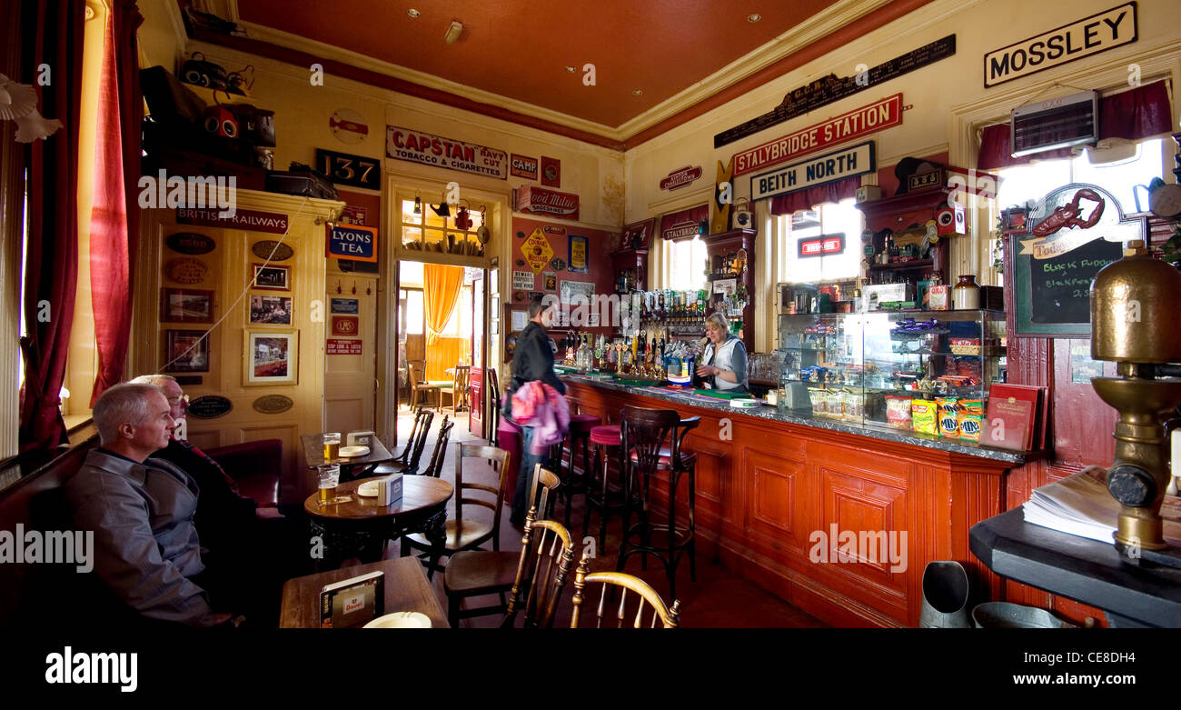 Interior of Stalybridge Station Buffet Stock Photo - Alamy