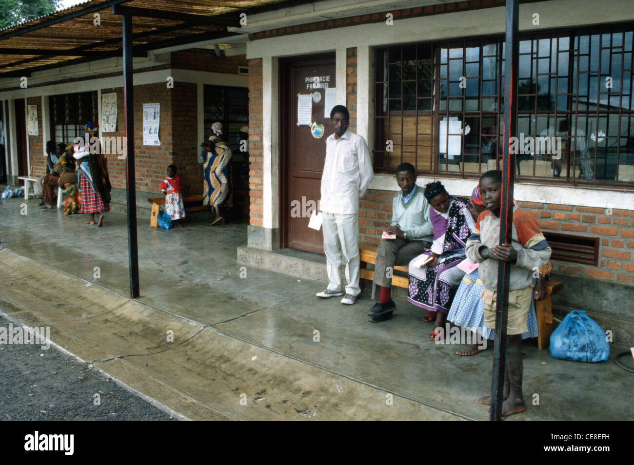 Medical attention africa hi-res stock photography and images - Alamy