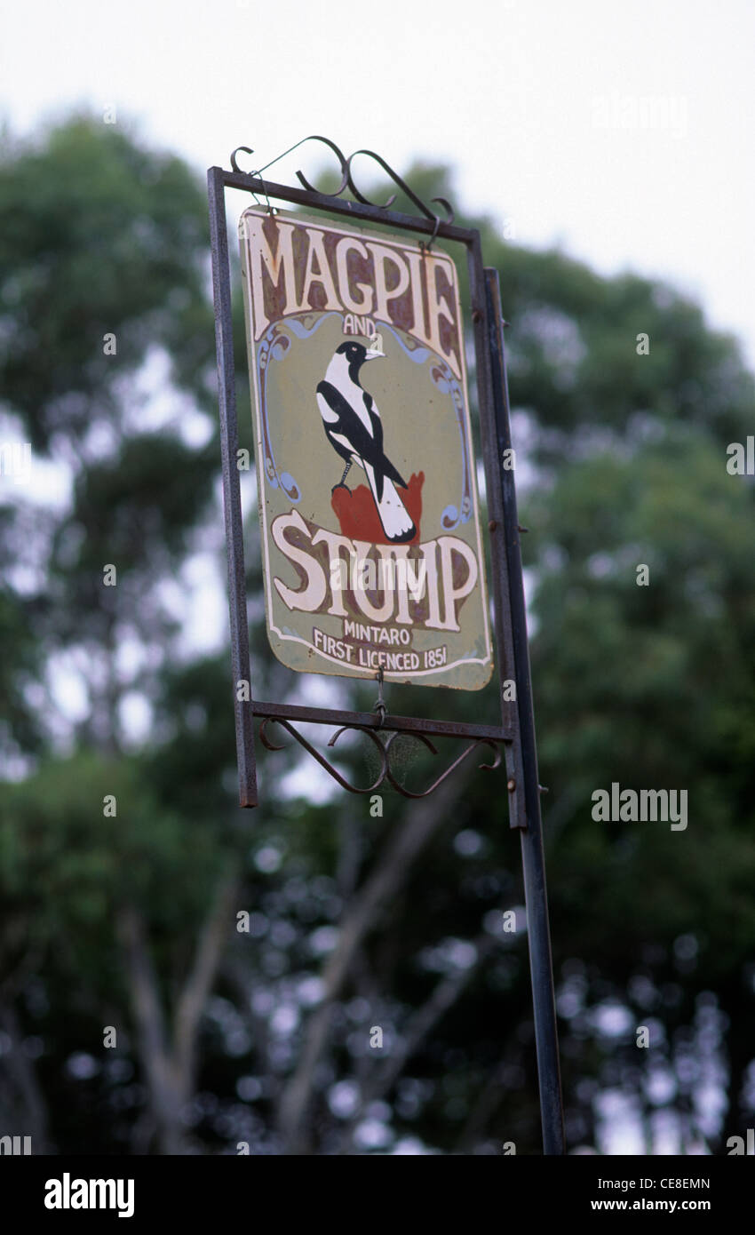 Magpie and stump hi-res stock photography and images - Alamy