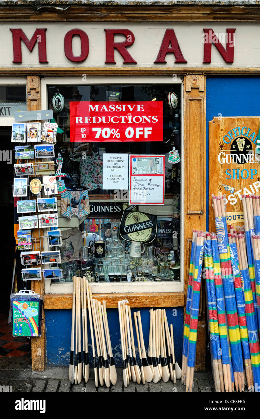 Traditional shopfront hi-res stock photography and images - Alamy