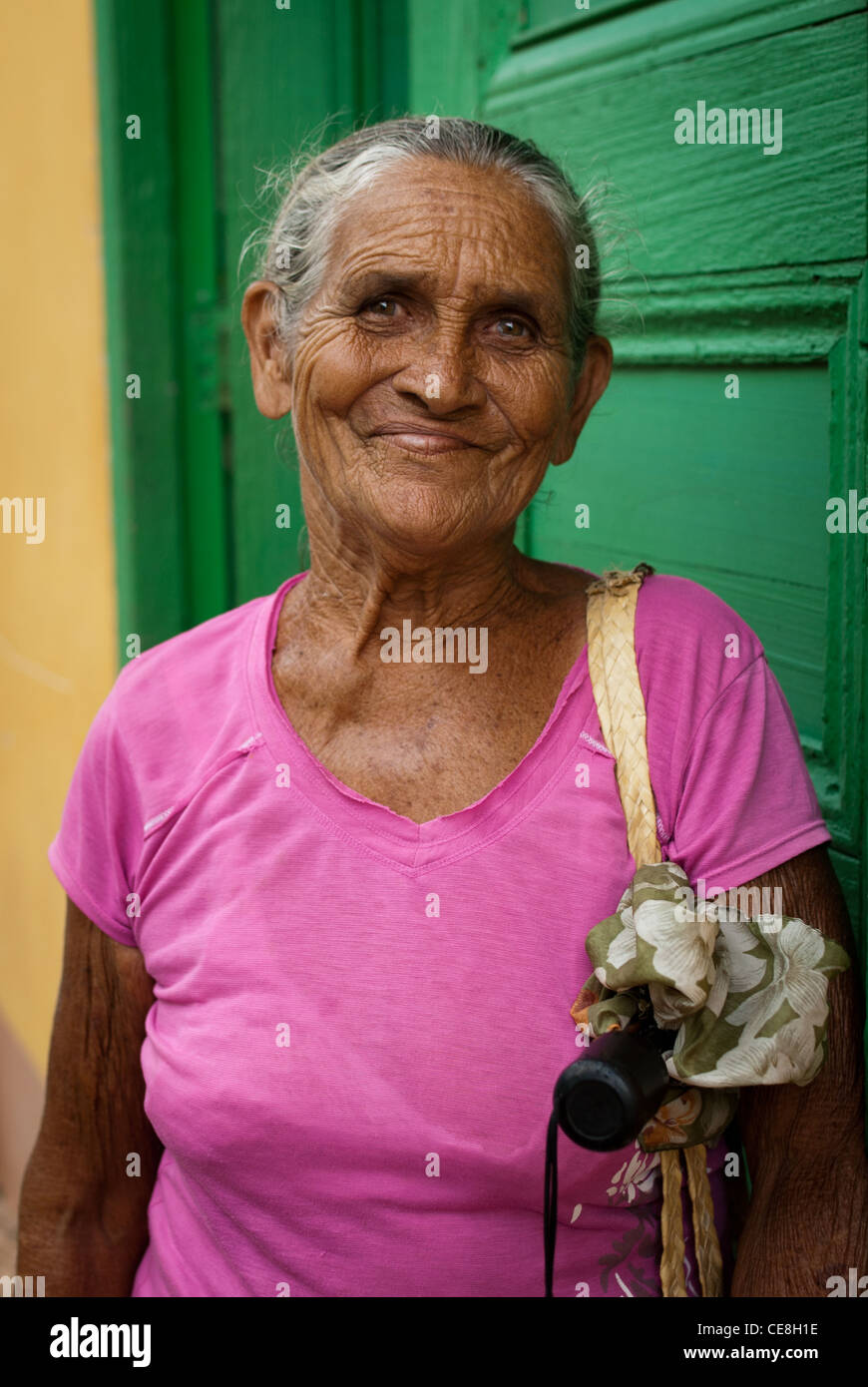 Portrait of an old Cuban woman smiling Stock Photo - Alamy