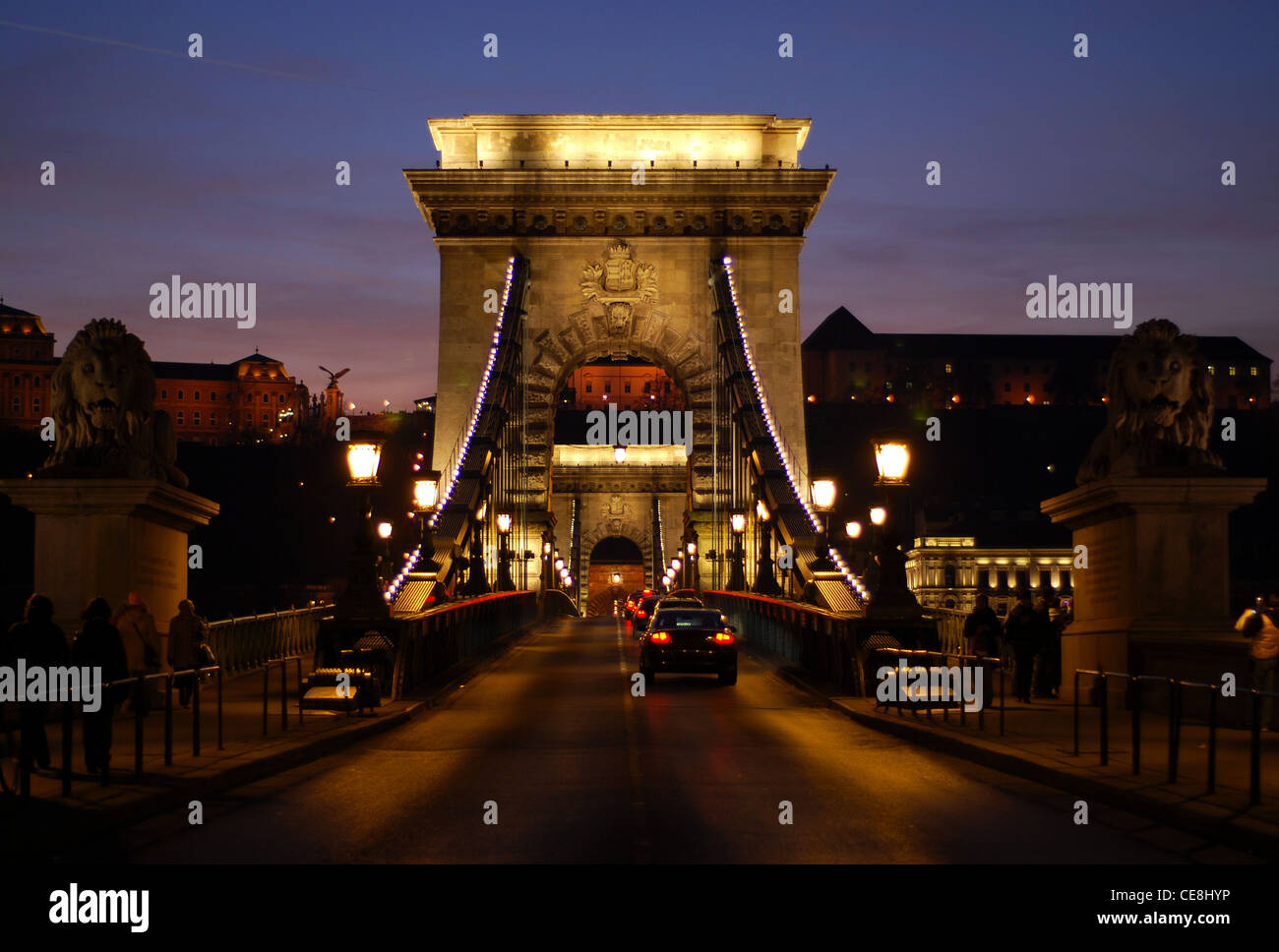 Chain Bridge in Budapest at night Stock Photo - Alamy