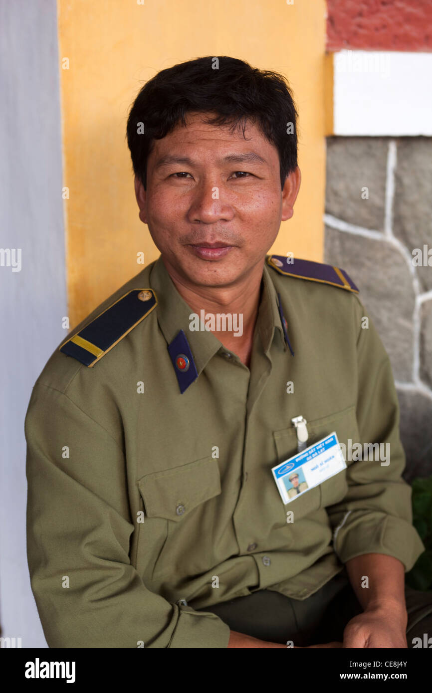 Railway Porter at The Train Station at Dalat Stock Photo - Alamy