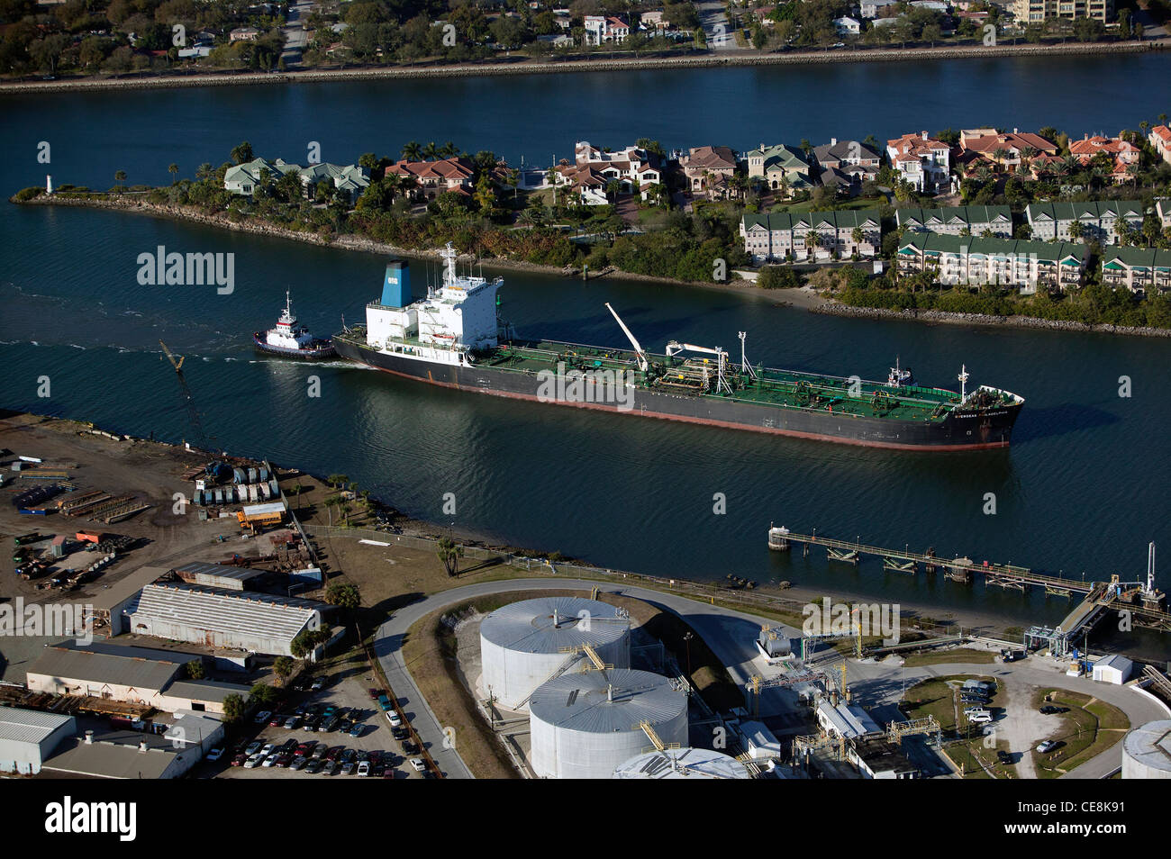 Aerial tanker hi-res stock photography and images - Alamy