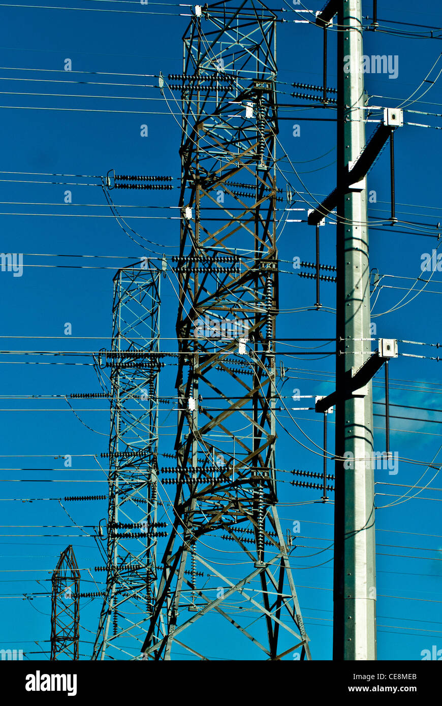 Lineman tower hi-res stock photography and images - Alamy