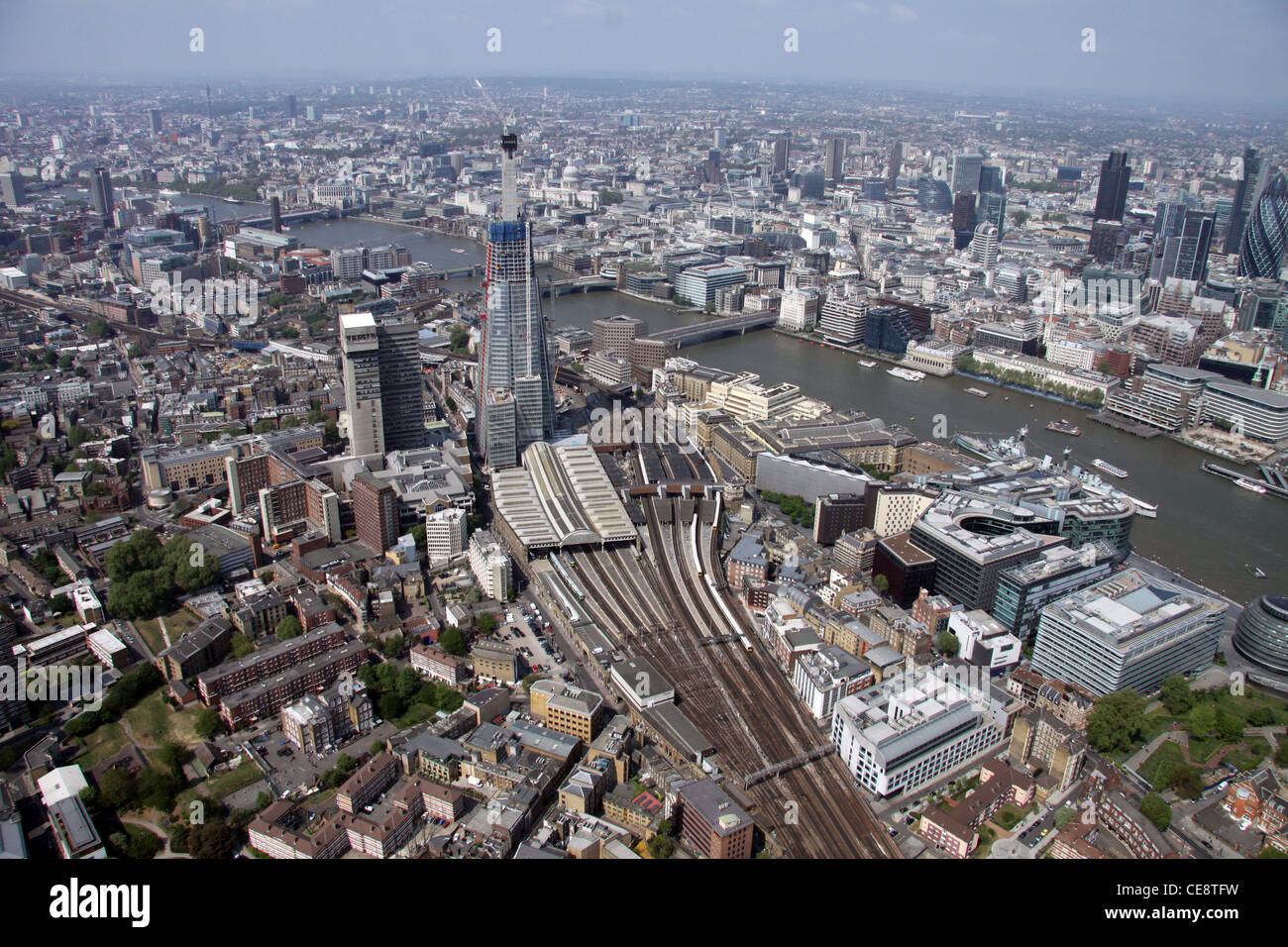 London bridge station hi-res stock photography and images - Alamy