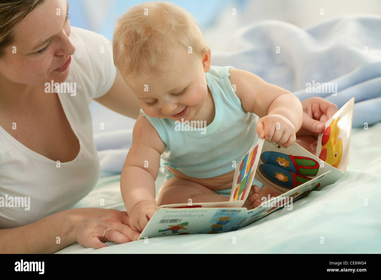 Mother and baby picture book Stock Photo - Alamy