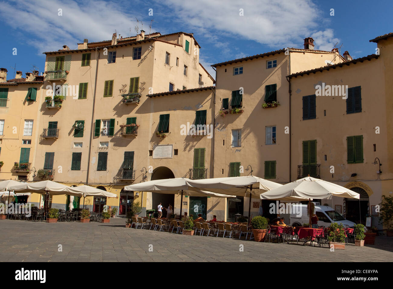 piazza anfiteatro (Amphitheatre square) Lucca Tuscany Italy Stock Photo ...