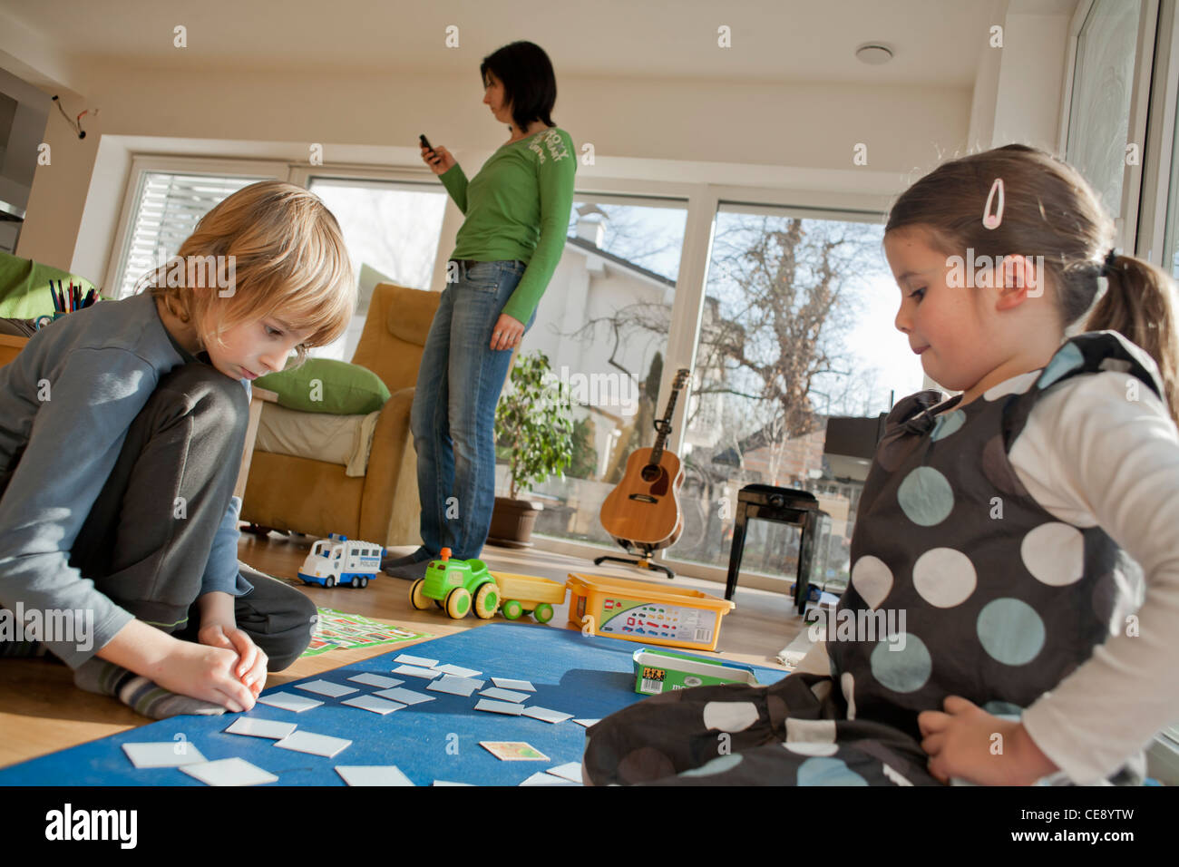 Memory game children hi-res stock photography and images - Alamy