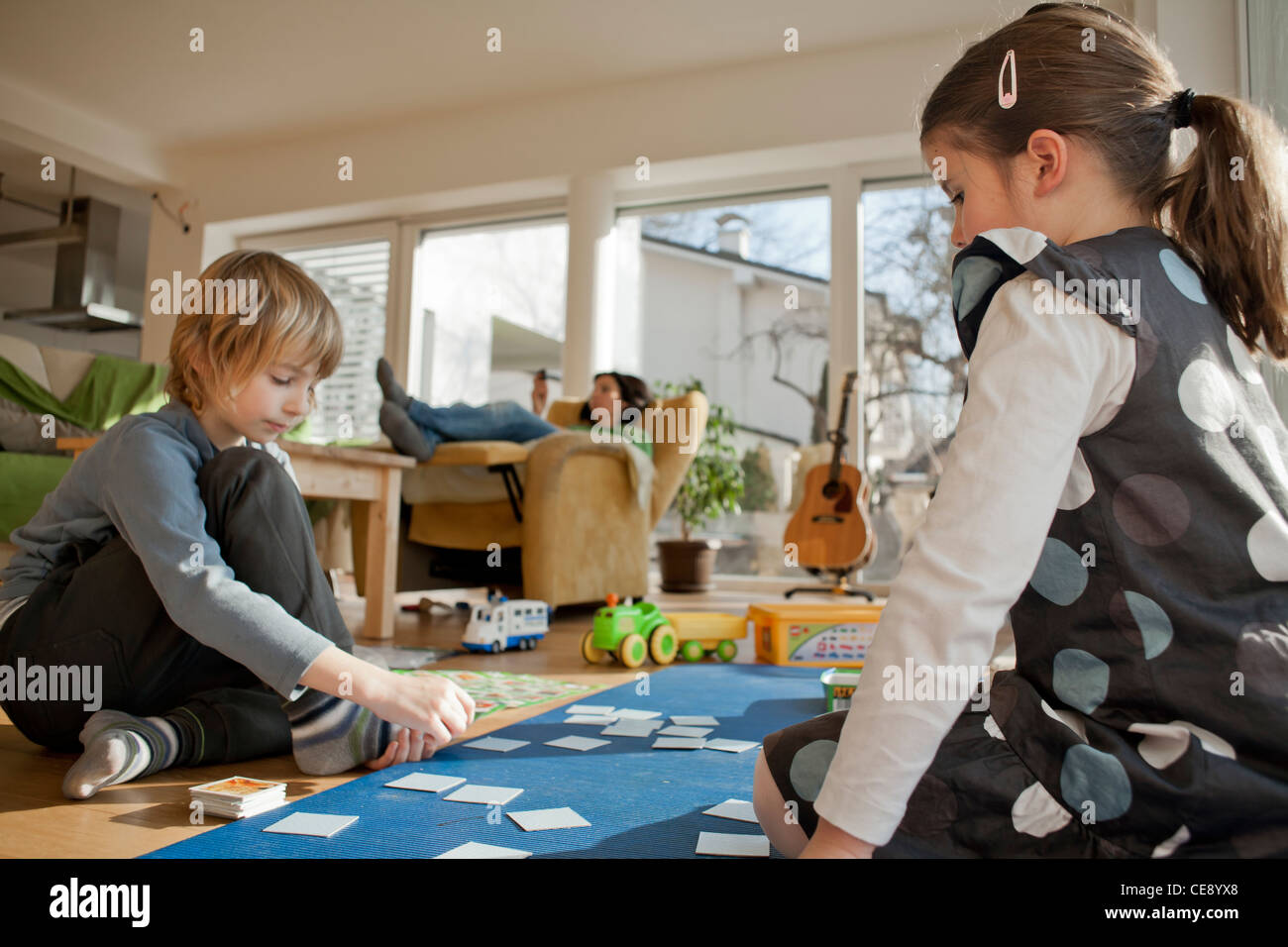 Two friends playing memory card game on the floor Stock Photo - Alamy