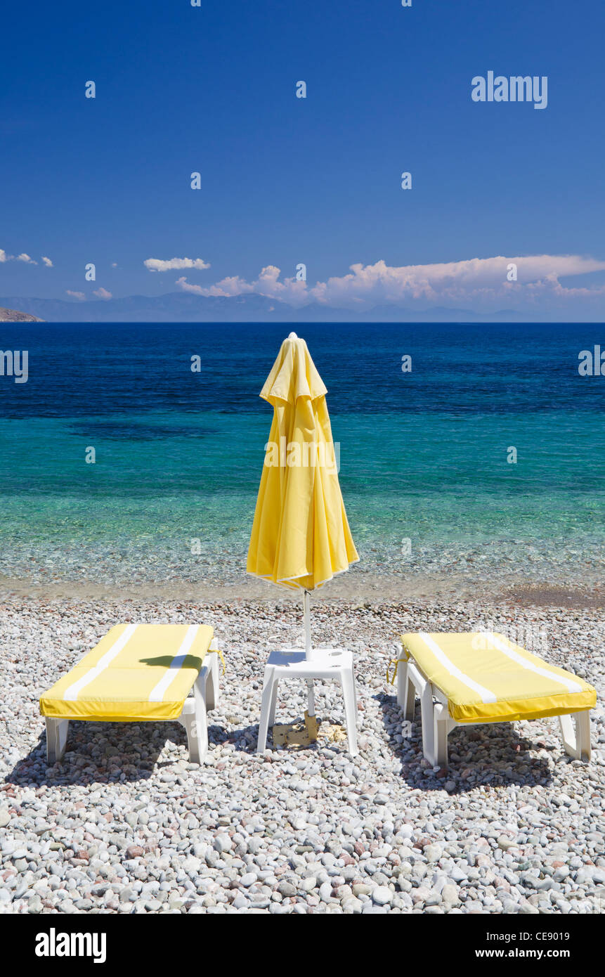 Empty island beach hi-res stock photography and images - Alamy