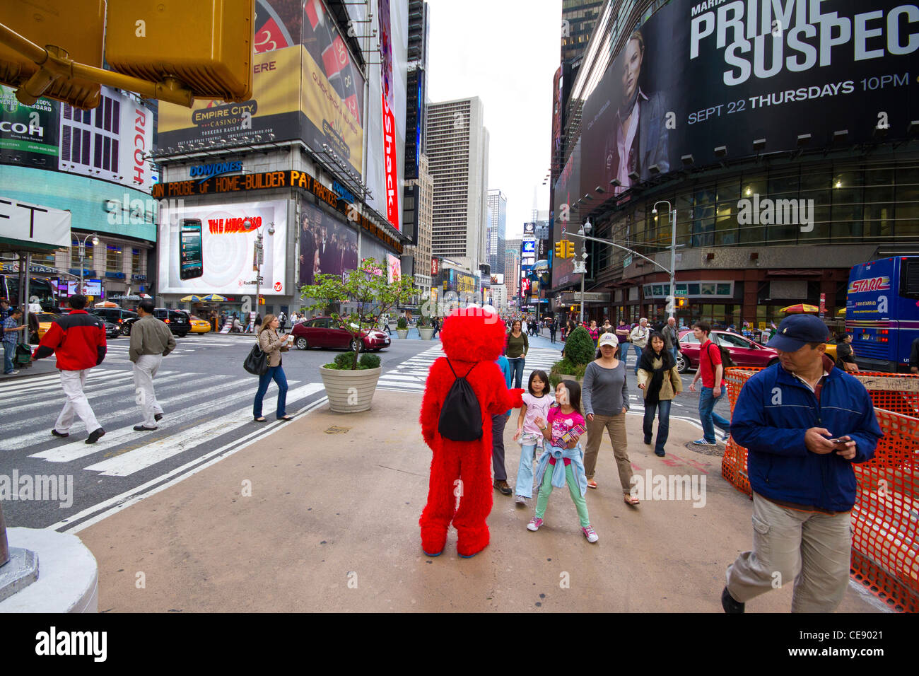 Elmo street walking broadway hi-res stock photography and images - Alamy