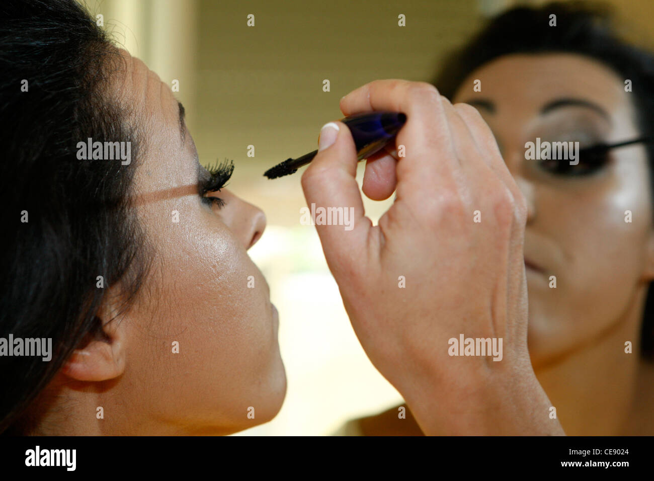 Bride prepare for the wedding Stock Photo - Alamy