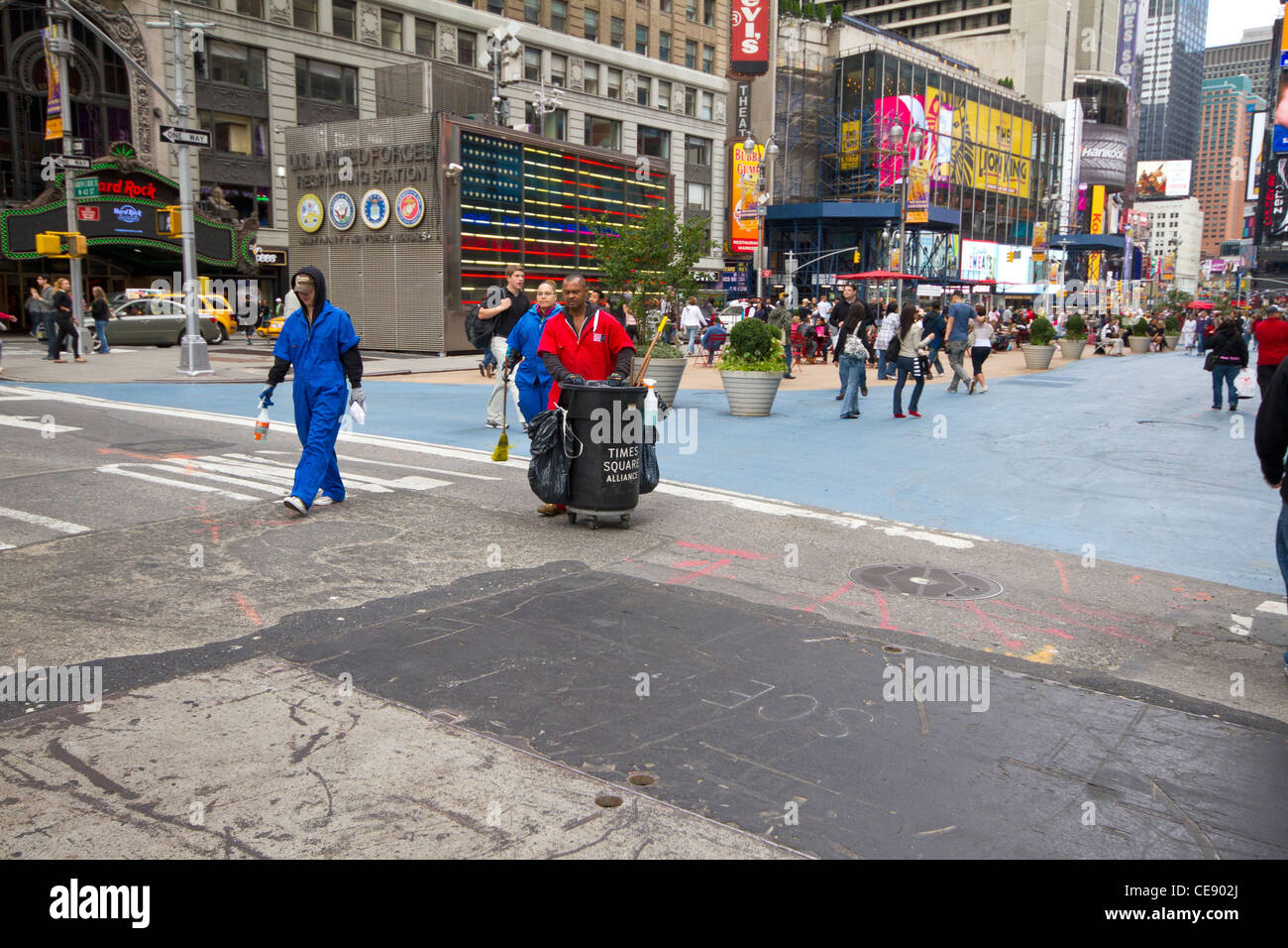 Cleaning traffic lights hi-res stock photography and images - Alamy
