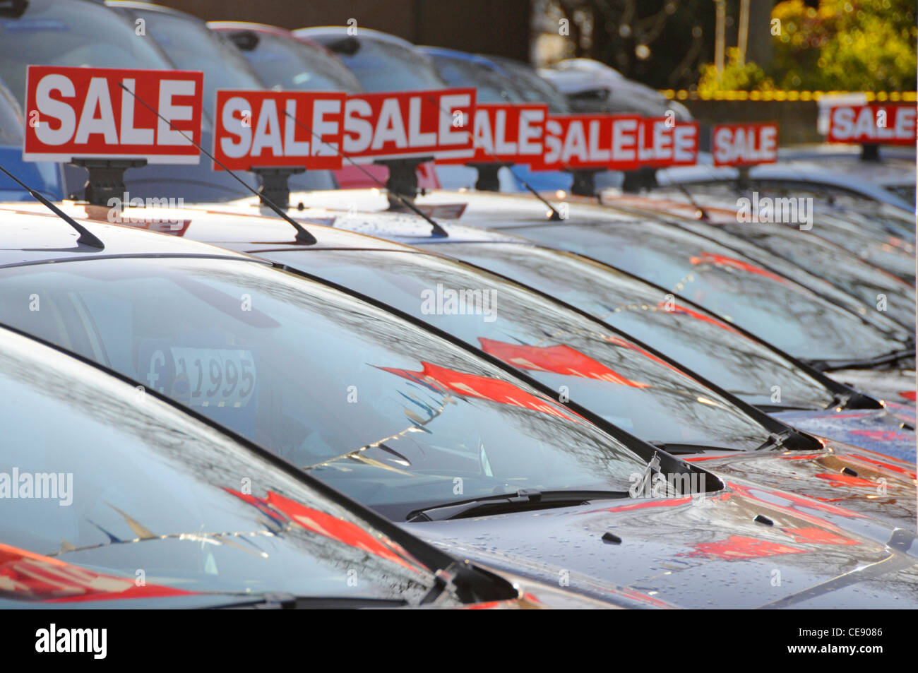 Ford dealership sign hi-res stock photography and images - Alamy
