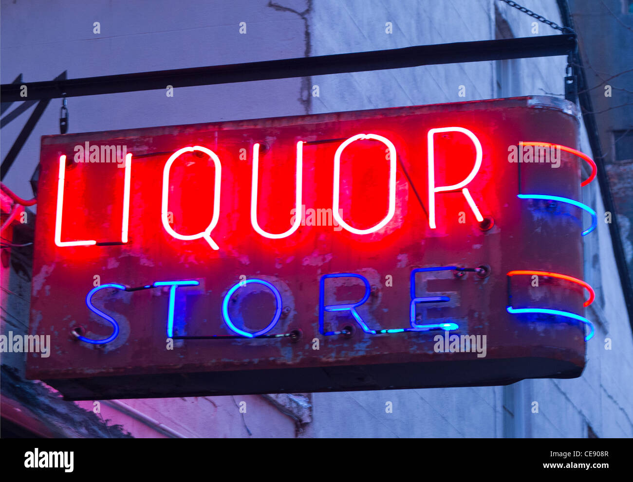 liquor store neon sign Stock Photo - Alamy