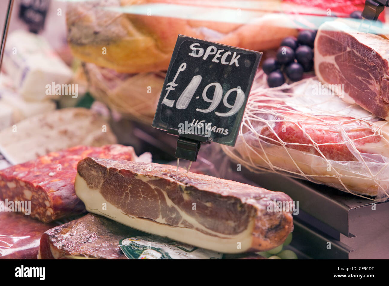 Meat market stall hi-res stock photography and images - Alamy