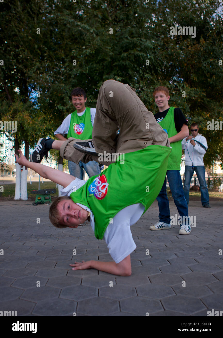 Teenager dancing breakdance in action hi-res stock photography and ...