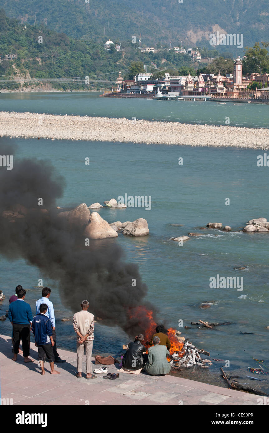 Fire funeral hindu india hi-res stock photography and images - Alamy