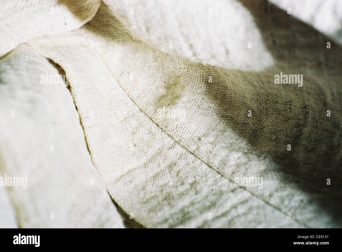 close up of crinkled white linen / muslin fabric Stock Photo - Alamy