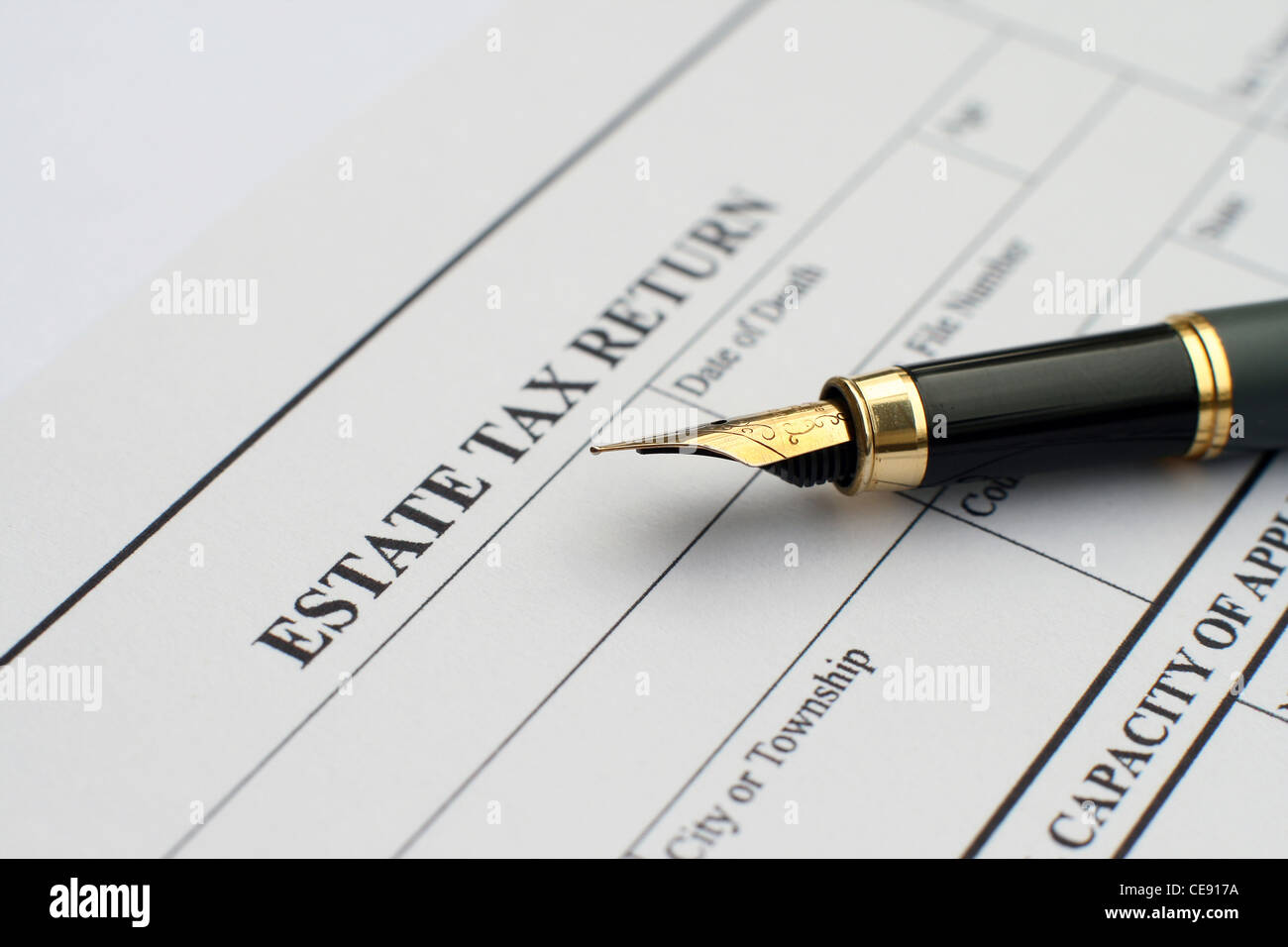 Bookkeeper calculate expenses tax hi-res stock photography and images ...