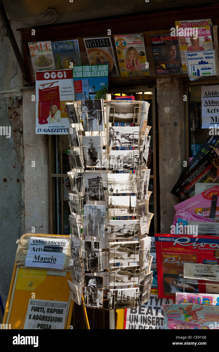 Postcard rack hi-res stock photography and images - Alamy