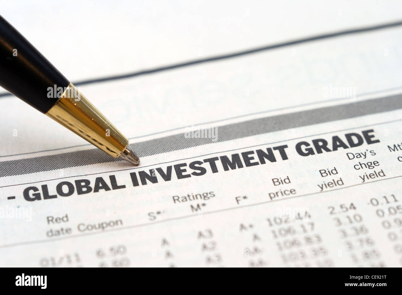 Stock market report Stock Photo - Alamy