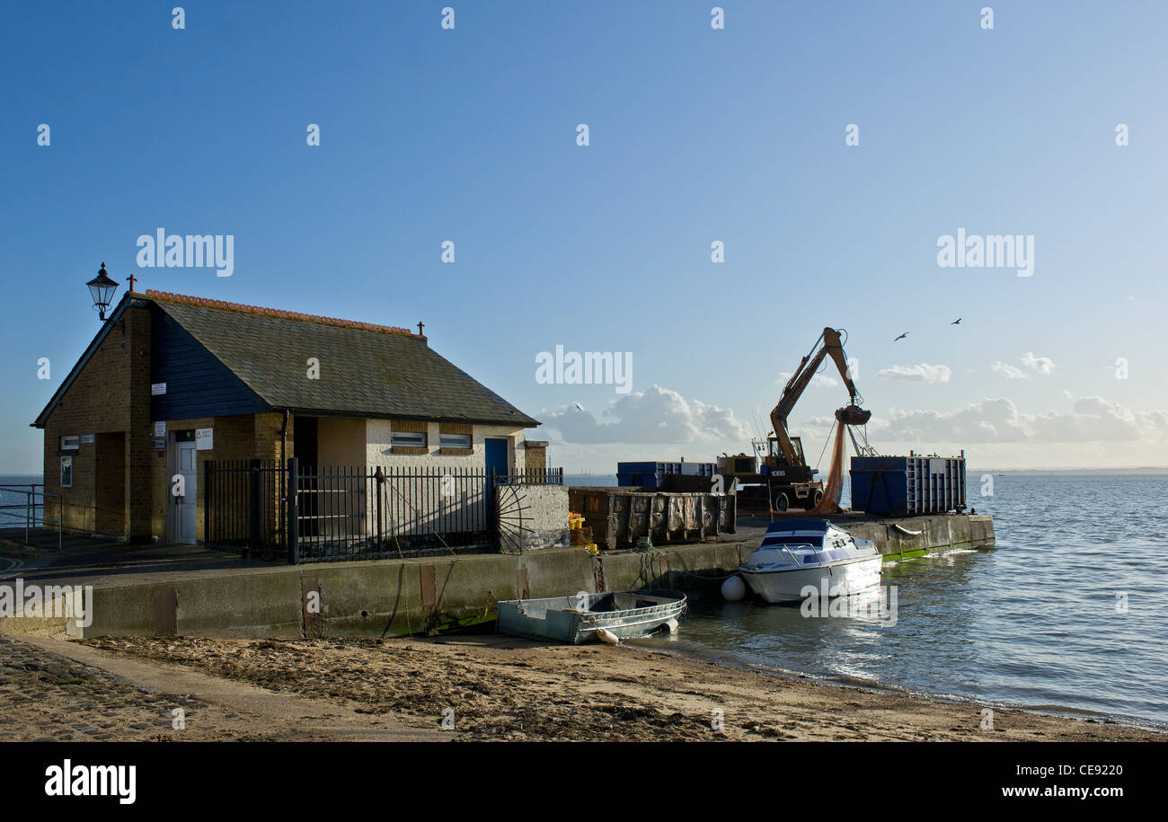 Old wharf building hi-res stock photography and images - Alamy