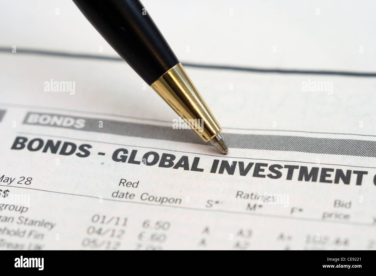 Stock market report Stock Photo - Alamy