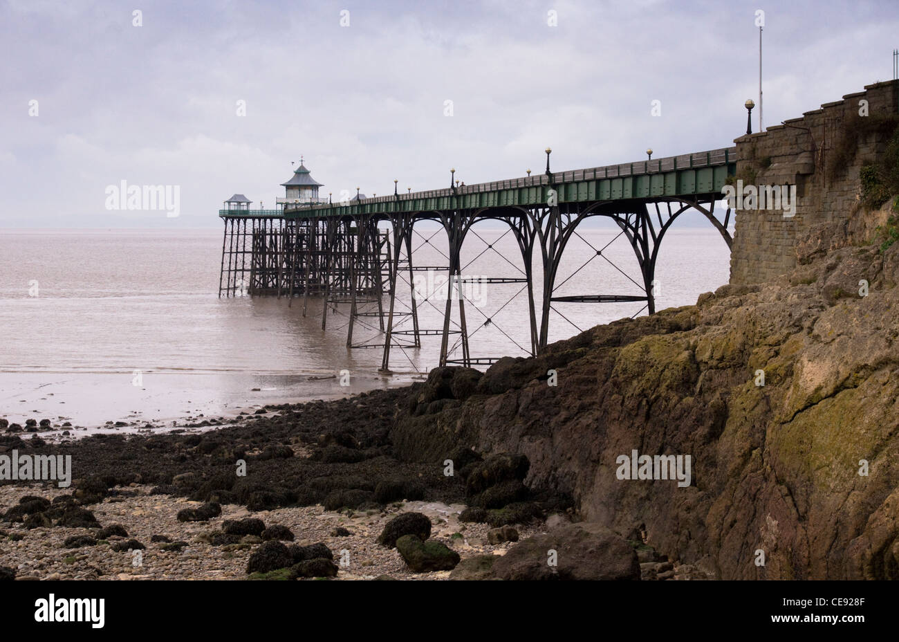 Clevedon beach and Pier Stock Photo - Alamy