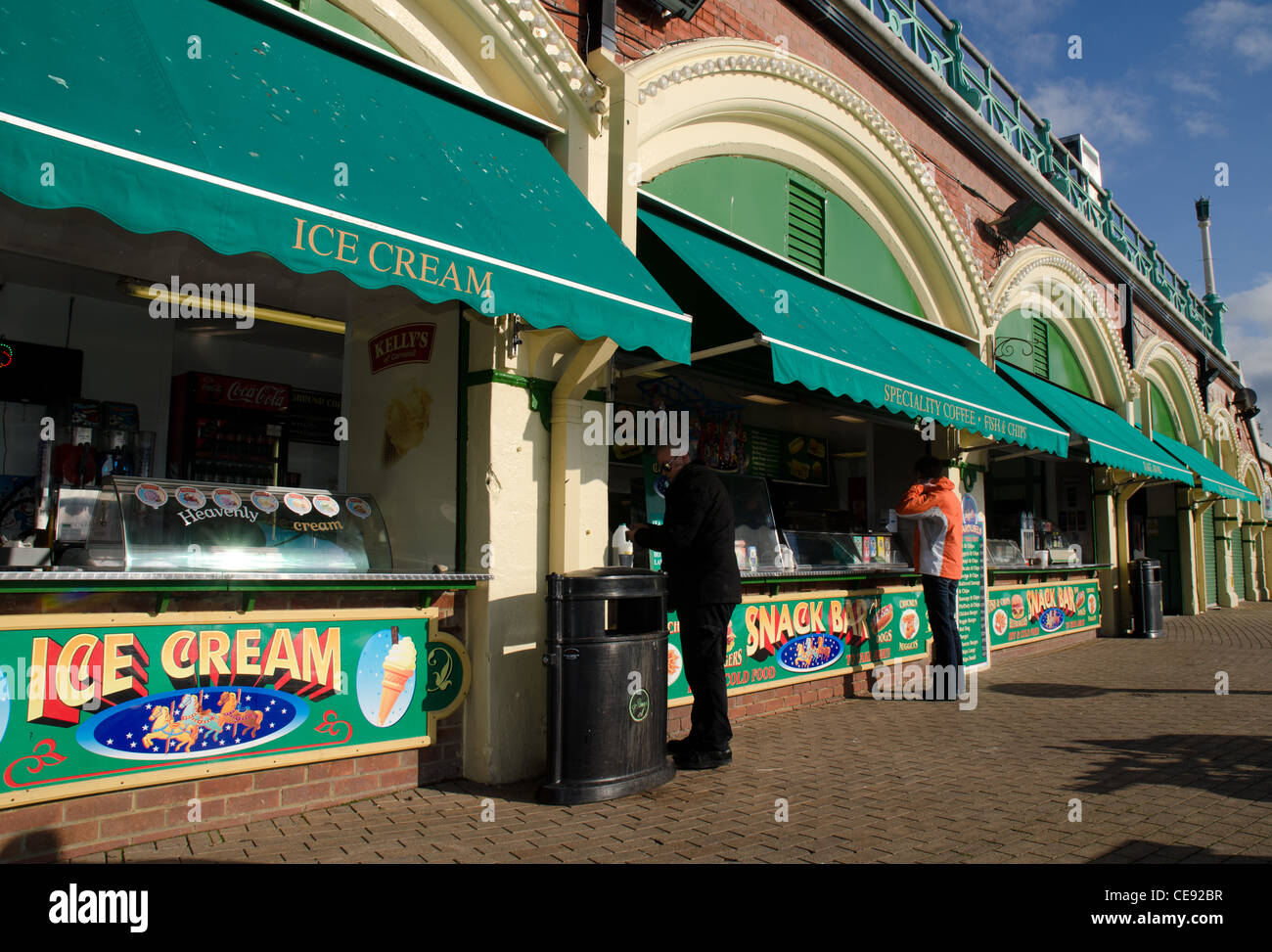 Sea front cafe hi-res stock photography and images - Alamy
