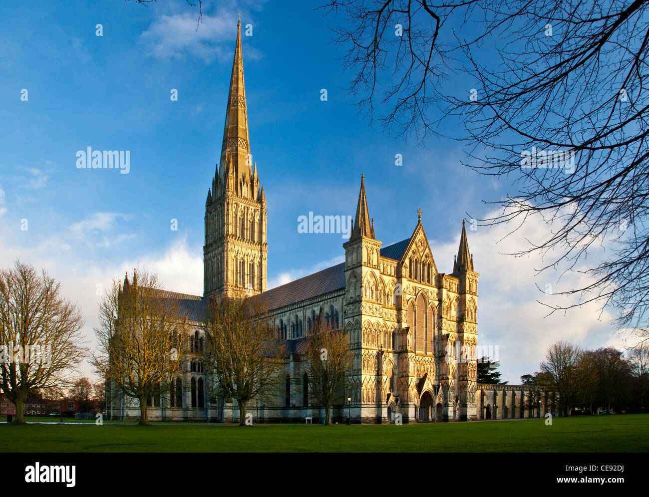 Early english gothic architecture hi-res stock photography and images ...