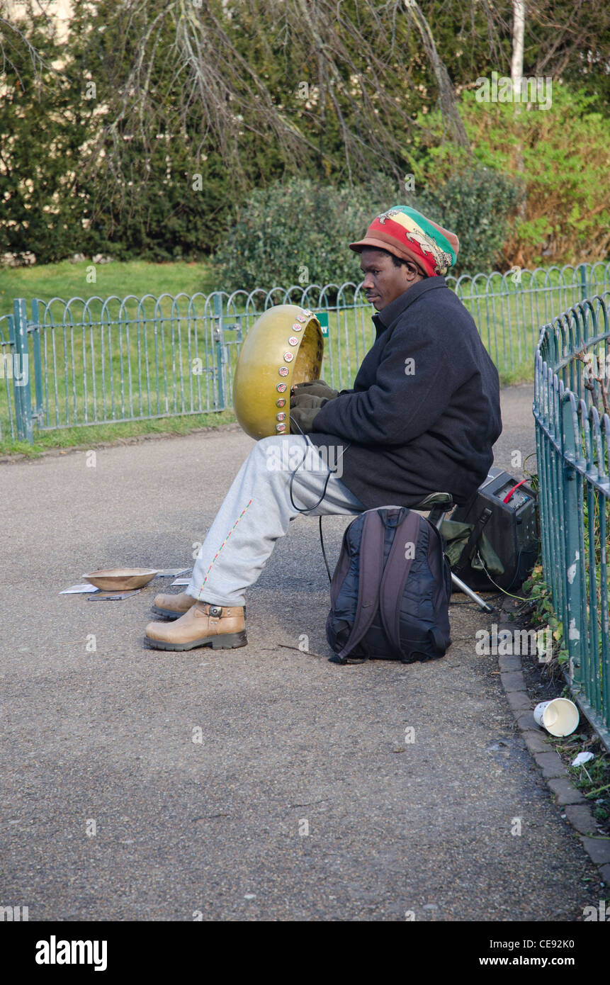 Mbira hi-res stock photography and images - Alamy