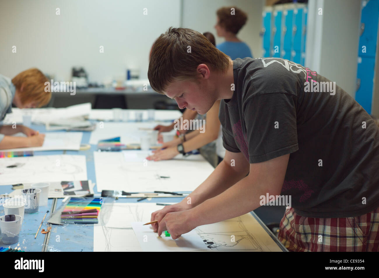 Students attending a Summer School to improve there drawing skills ...