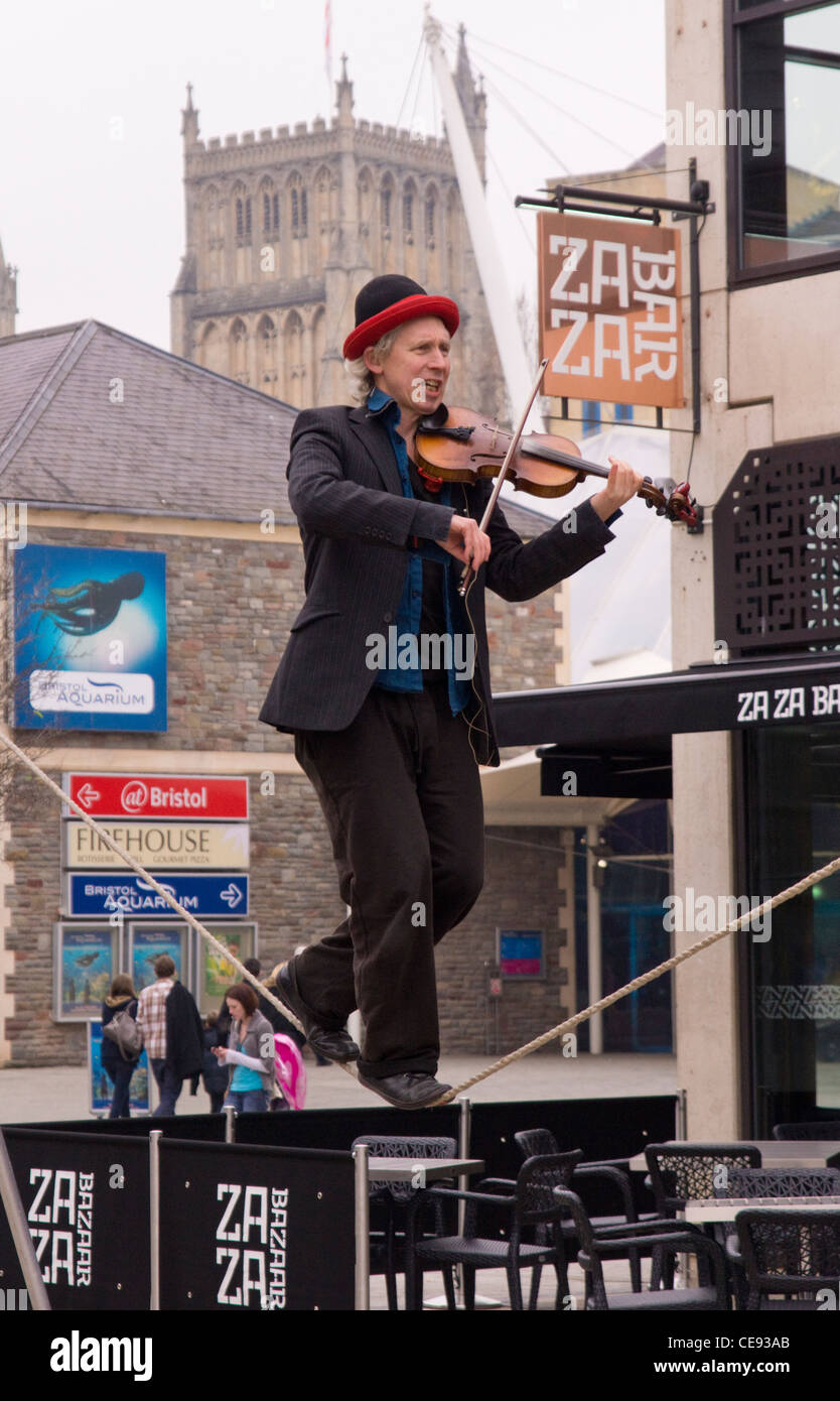 Violin busker hi-res stock photography and images - Alamy