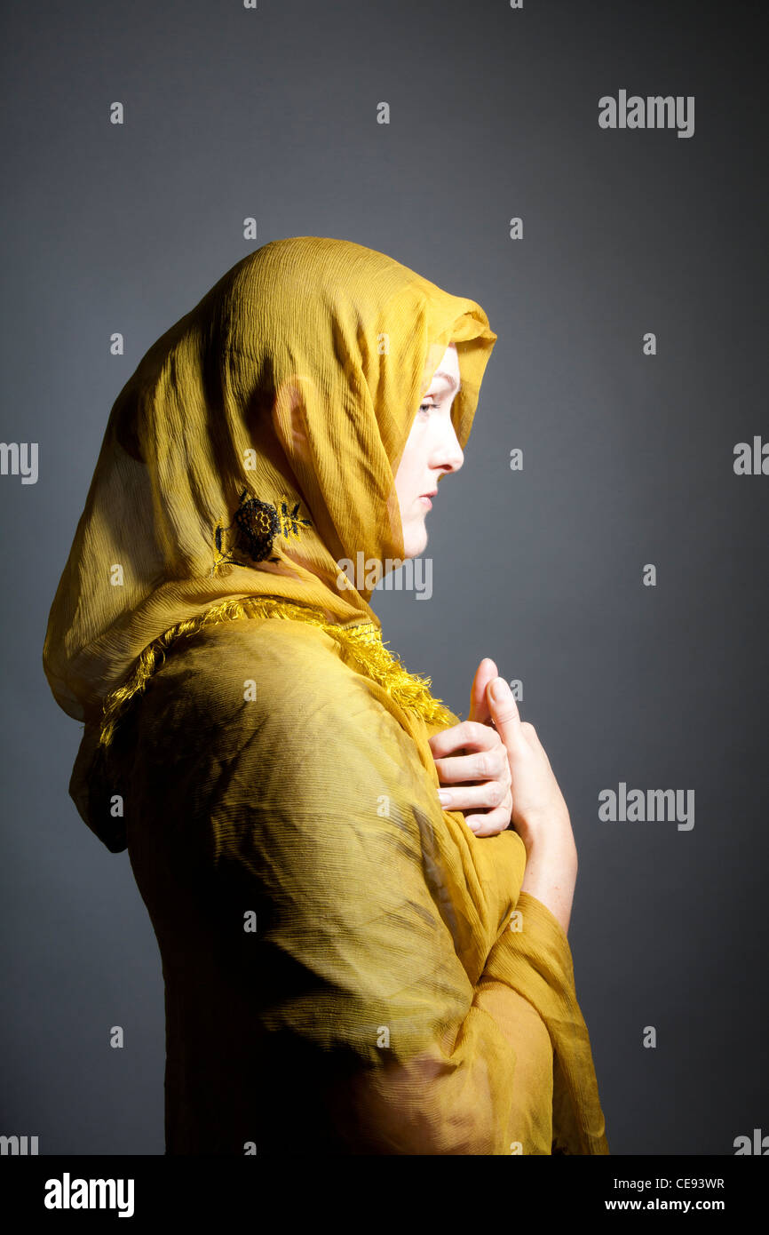 Shawl scarf hi-res stock photography and images - Alamy
