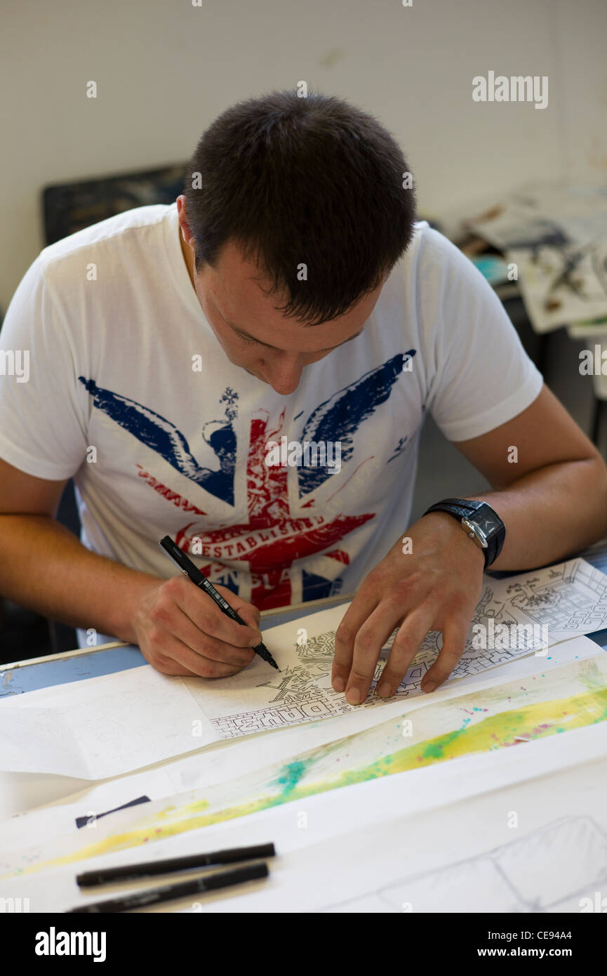 Students attending a Summer School to improve there drawing skills ...