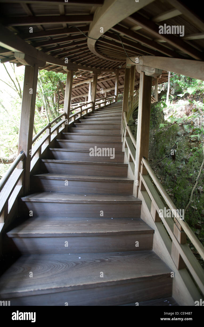 Wooden curved stairs at the Eikando Zenrin-ji temple, Kyoto Stock Photo ...