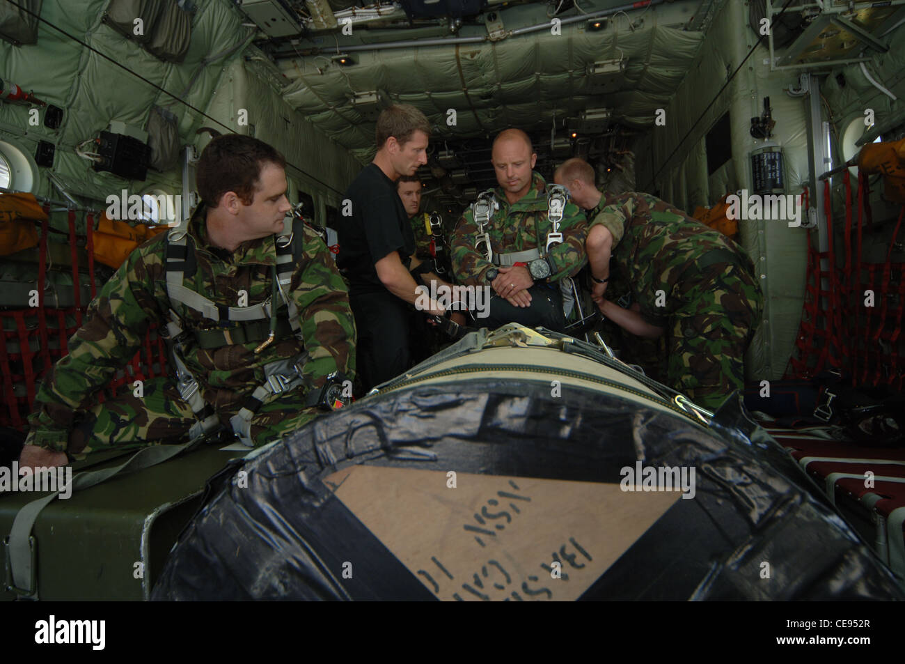 From the parachute regiment hi-res stock photography and images - Alamy